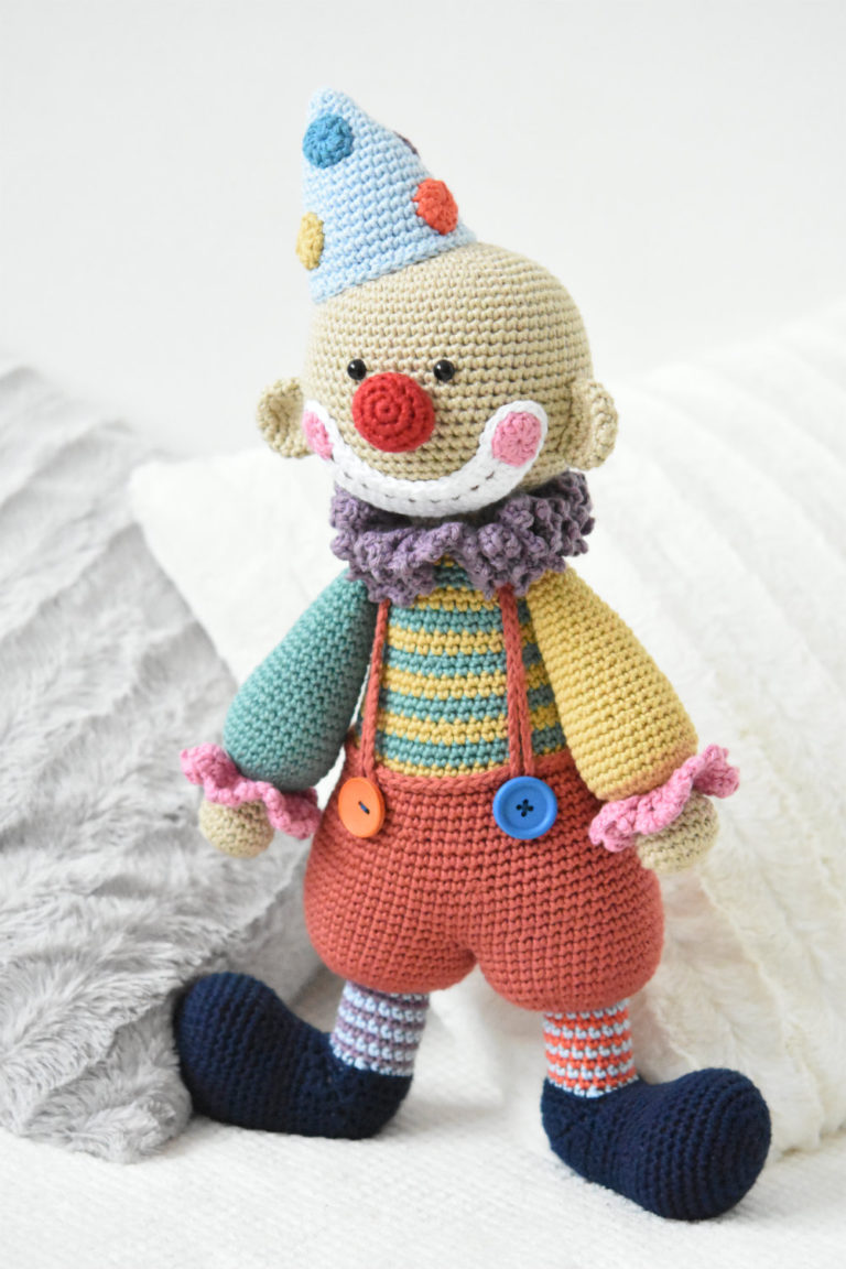 Chatterbox the Clown | Amigurumi clown pattern | lilleliis