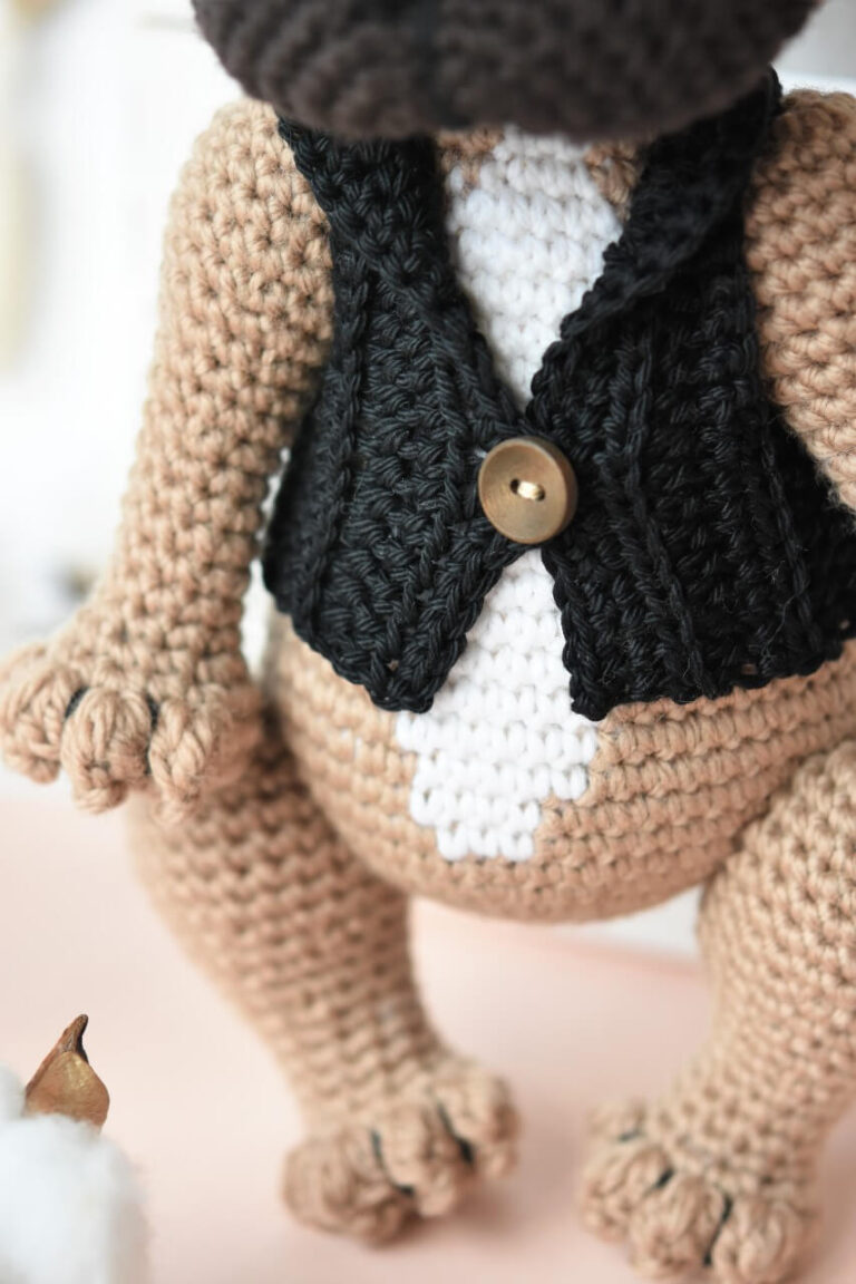 Crochet doll vest | Crochet doll clothes pattern | lilleliis
