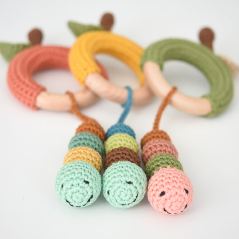 Apple worm rattle - amigurumi pattern | Teething ring, baby rattle ...